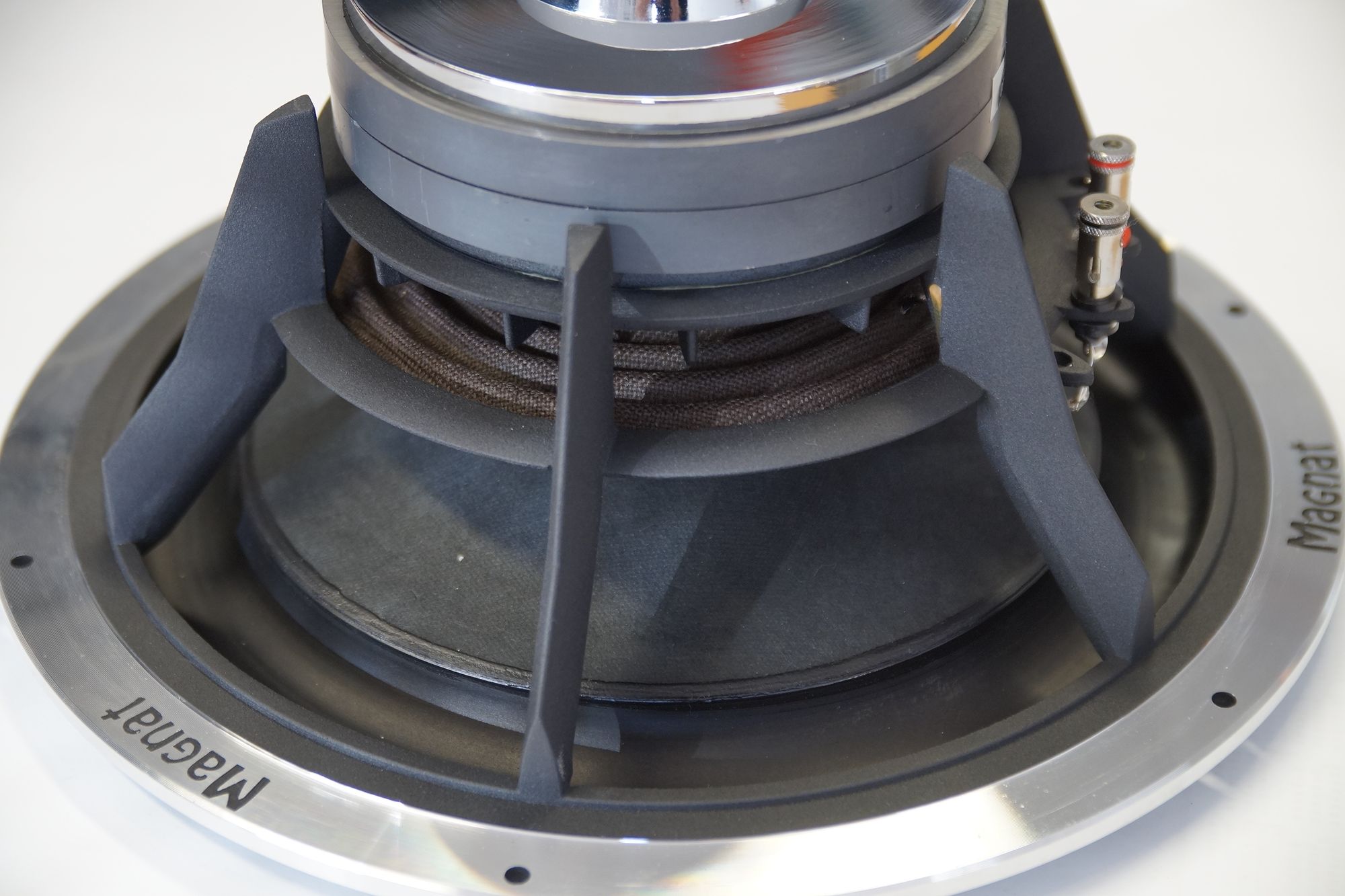 MAGNAT AD 300, High End 30er subwoofer, bass speaker, 1200 Watts, New ...